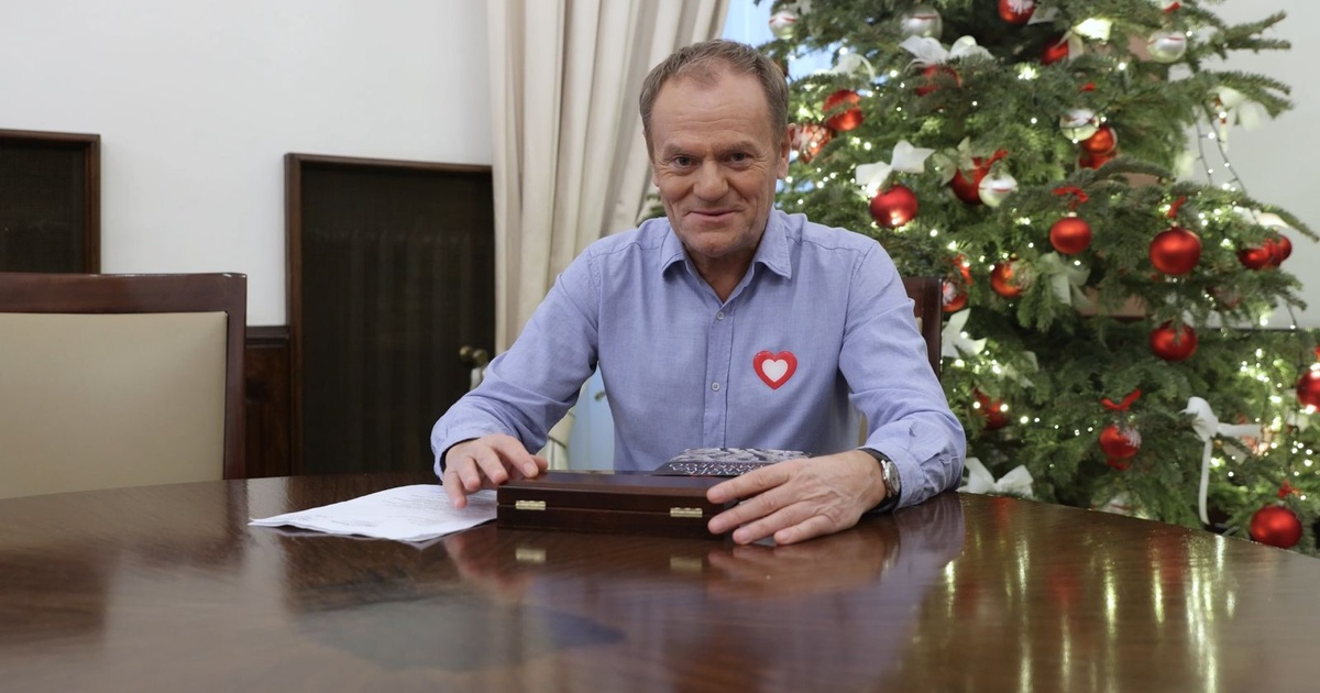 Pilny zakup w KPRM. Duży telewizor dla premiera Donalda Tuska - blog ...