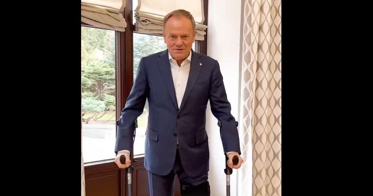 Premier Tusk miał wypadek. To dlatego chodzi o kulach - blog Redakcja