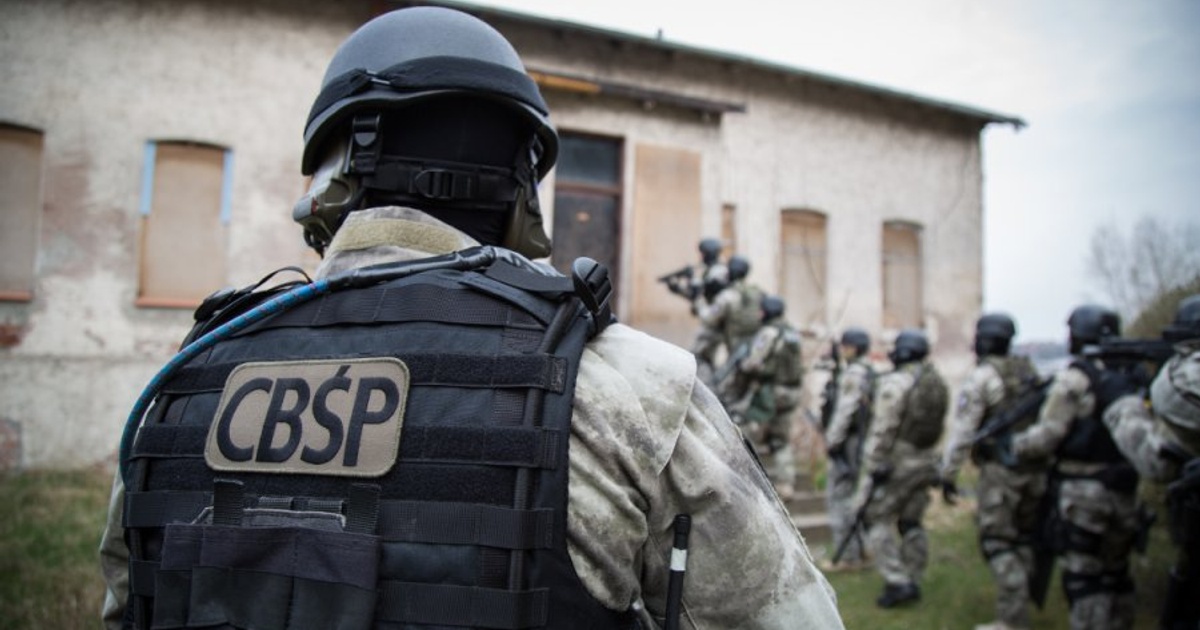 "Dziwna" rekrutacja na tajniaka. Centralne Biuro Śledcze Policji: Wiemy ...