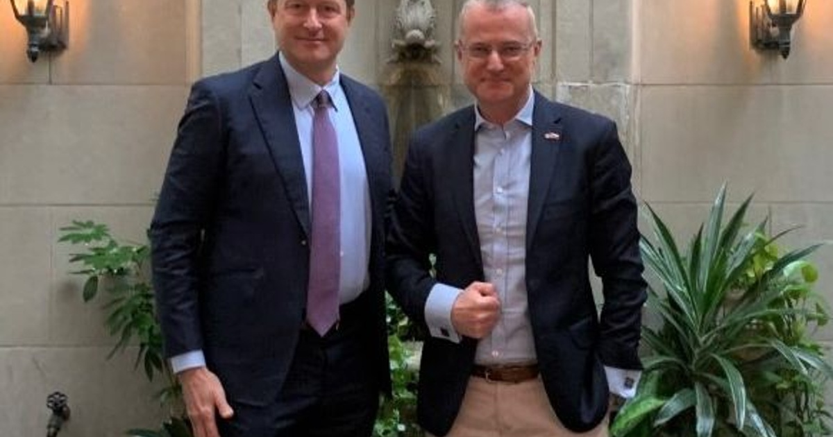 Wspólne zdjęcie Magierowskiego i Brzezinskiego. Bix Aliu gratuluje ...